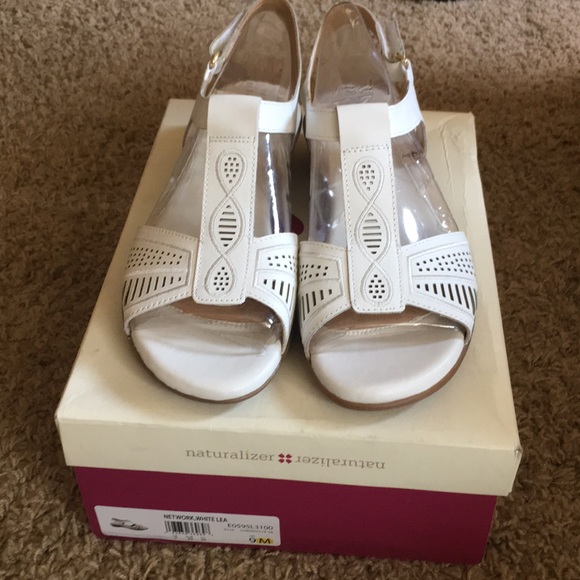 Naturalizer | Shoes | Nwt Naturalizer White Leather Sandals Size 9m 85 ...